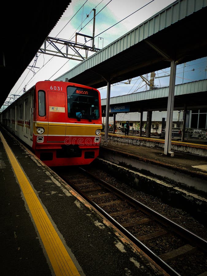 Waiting at train editorial photo. Image of waiting, electricity - 269650381