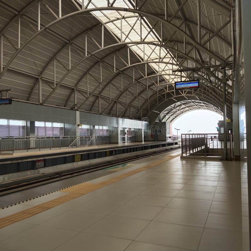 Waiting at Very Busy Electric Train Station Stock Photo - Image of ...