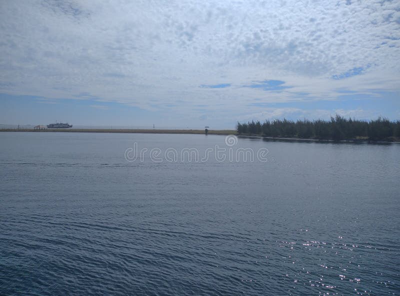 Wake Up from Summer Paradise at Kayangan Harbour Stock Image - Image of ...