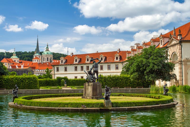 Waldstein-Palastgarten stockfoto. Bild von tourismus - 33985218