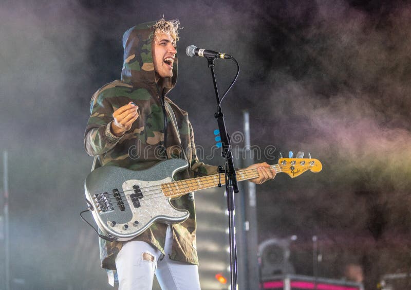Walk the Moon in Concert at the Coral Sky Ampitheatre Editorial Image ...