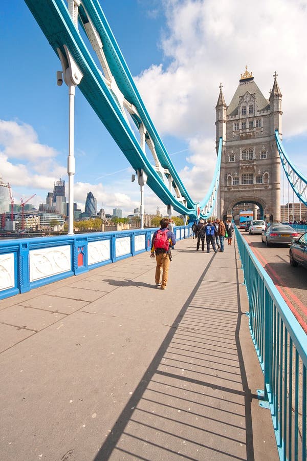 A walk over Tower Bridge stock image. Image of society - 43160625