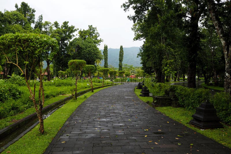 Walk way editorial photography. Image of walkway, side - 70941272