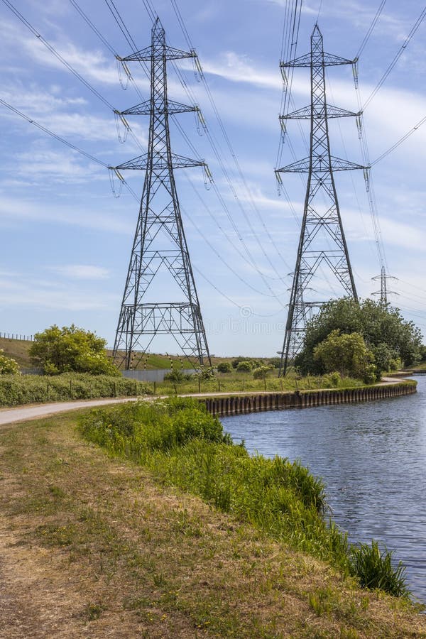 River Lee Navigation in London Stock Image - Image of river, abbey ...