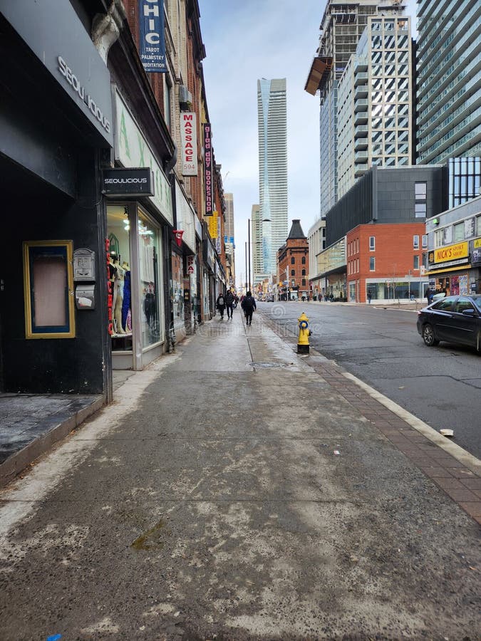 Walking Around Downtown Toronto Editorial Photography - Image of suburb ...