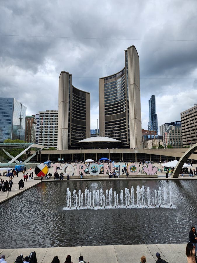 Walking Around Downtown Toronto Editorial Photo - Image of landmark ...