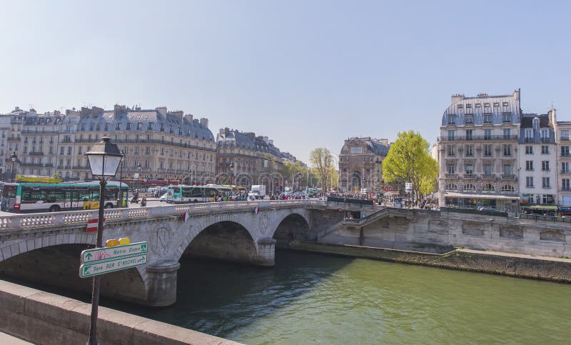 Walking around Paris editorial photo. Image of paris - 60048431
