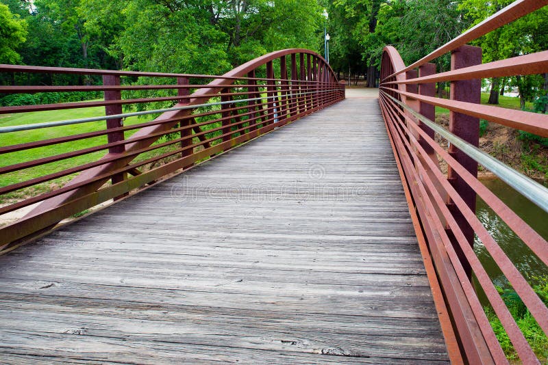 Walking bridge in park stock image. Image of lush, curve - 41336909