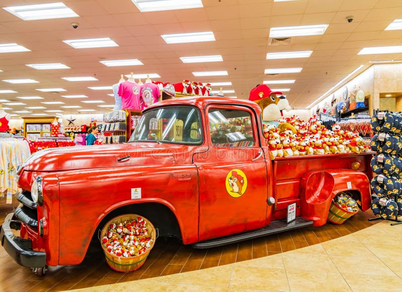 Walking through the Bustling and Famous Buc-ee S Store Editorial ...