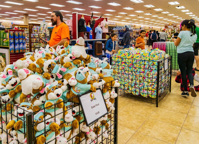 Walking through the Bustling and Famous Buc-ee S Store Editorial Photo ...
