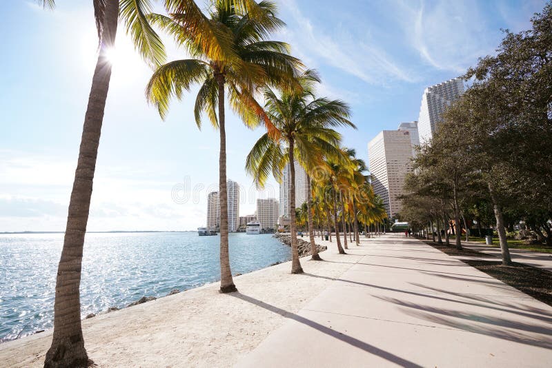 Walking Path in Bayfront Park Along Biscayne Bay in Downtown Miami ...