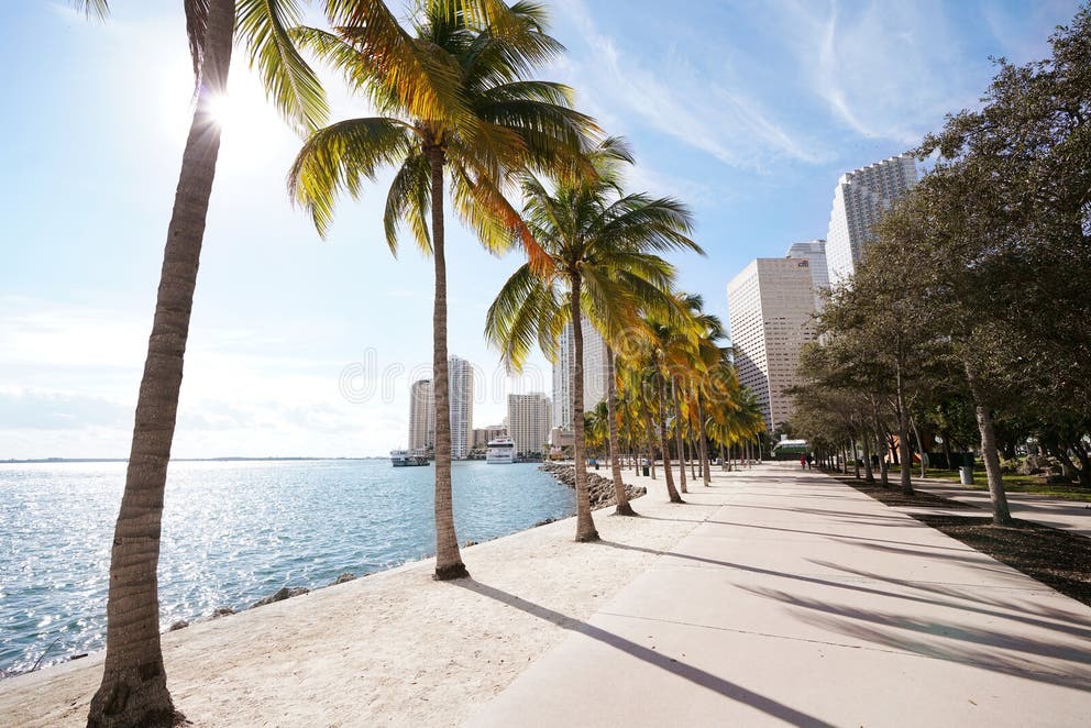 Walking Path in Bayfront Park Along Biscayne Bay in Downtown Miami ...