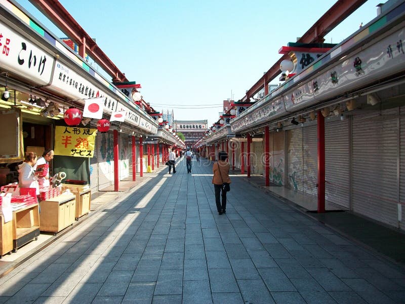Walkway in Tokyo city editorial image. Image of tokyo - 106012430