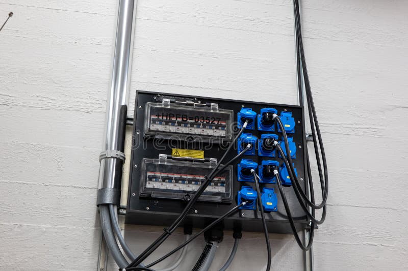 Wall Mounted Industrial Electrical Power Socket and Fuse Box with Plugs ...