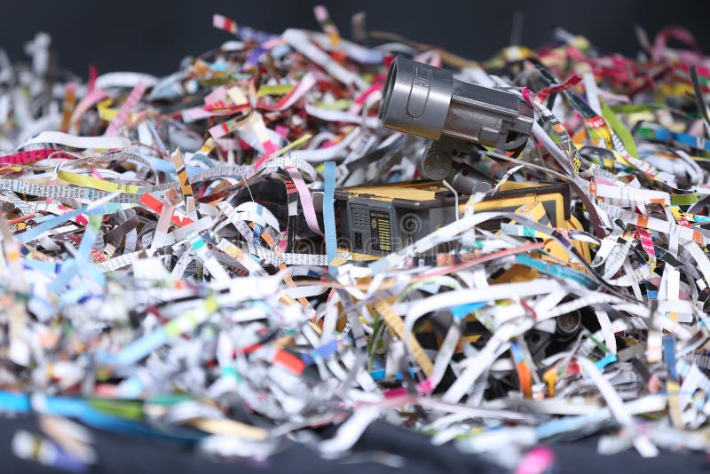 Wall-e Playing with Shredded Paper Editorial Image - Image of shredded ...