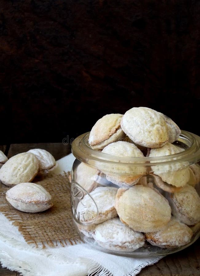 Walnut Shaped Cookies with Cream. Shortbread with Caramel and Walnuts ...