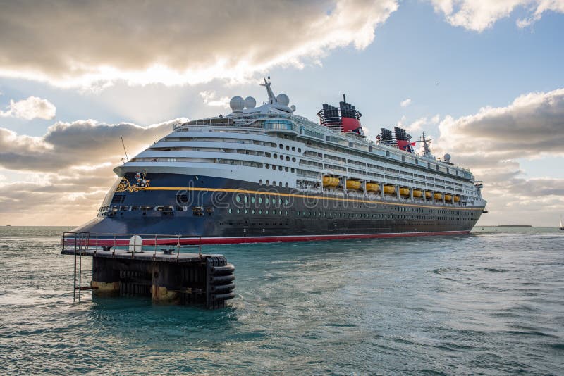 Walt Disney Cruise Ship foto editorial. Imagem de luxo - 109793816