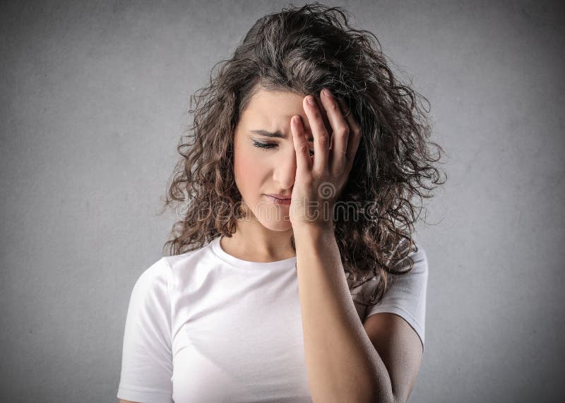 Wanhopige jonge vrouw stock foto. Image of mistroostigheid - 39494976