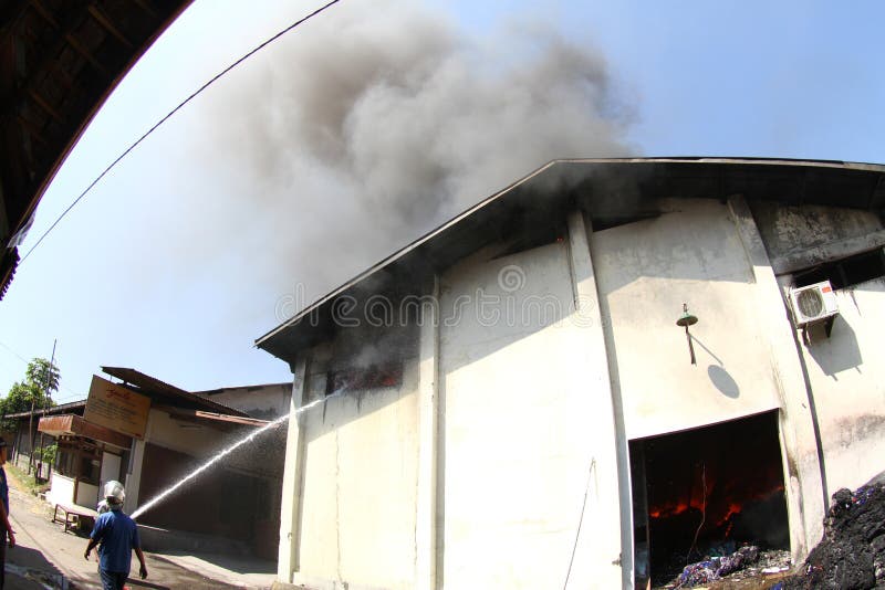 Warehouse on fire editorial stock photo. Image of professional - 31853318