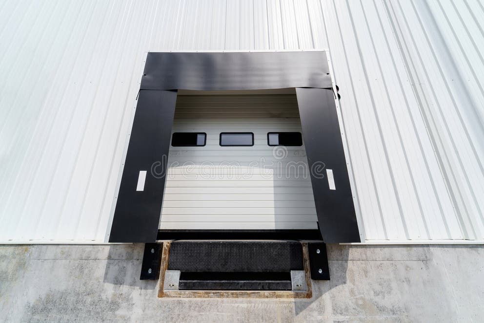 Warehouse Gate for Loading and Unloading Cargo in a Distributed Center ...