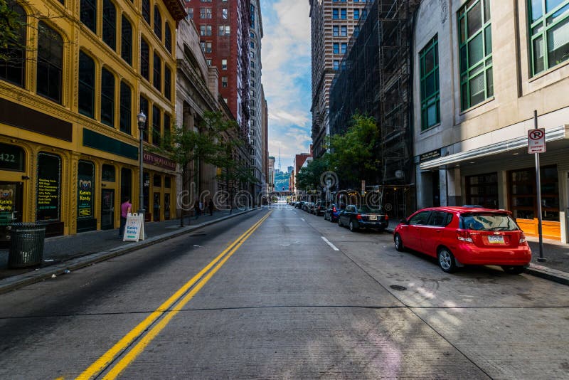 Warm Cloudy Day in Downtown Pittsburgh, Pennsylvania Editorial Image ...