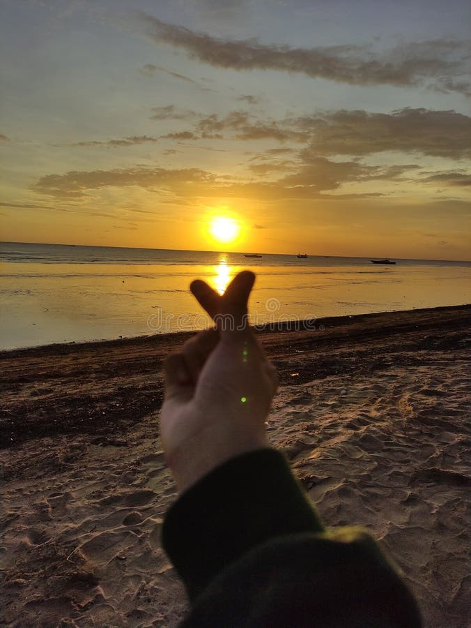 Warm Heart with Sunset at the Beach. Beutiful View with Calm Wave Stock ...