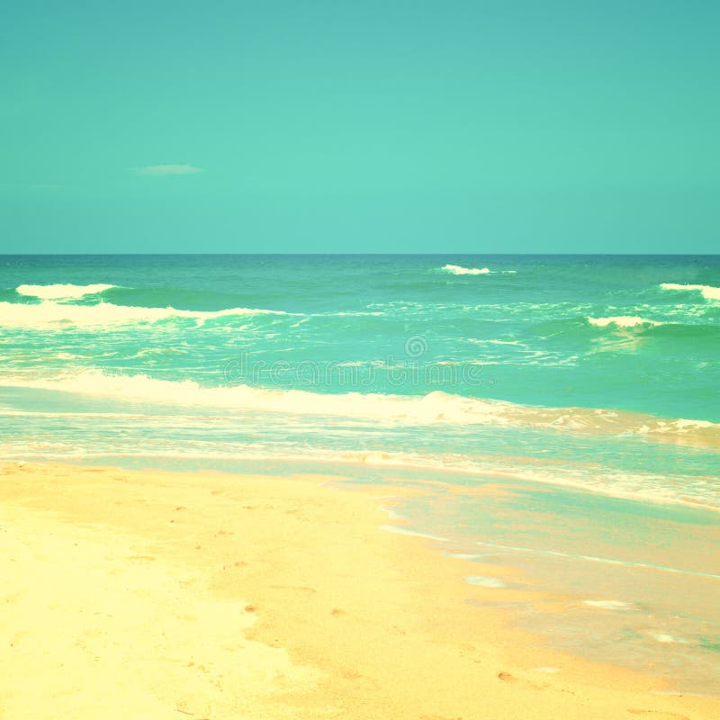 Warm Wavy Beach stock photo. Image of ocean, horizon - 28287498