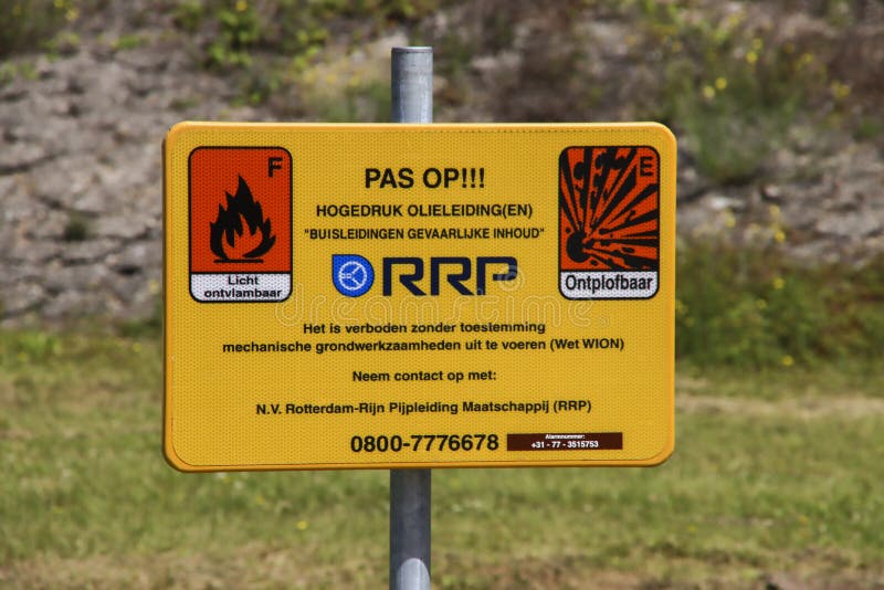 Explosion in oil refinery editorial photo. Image of fireman - 24406721