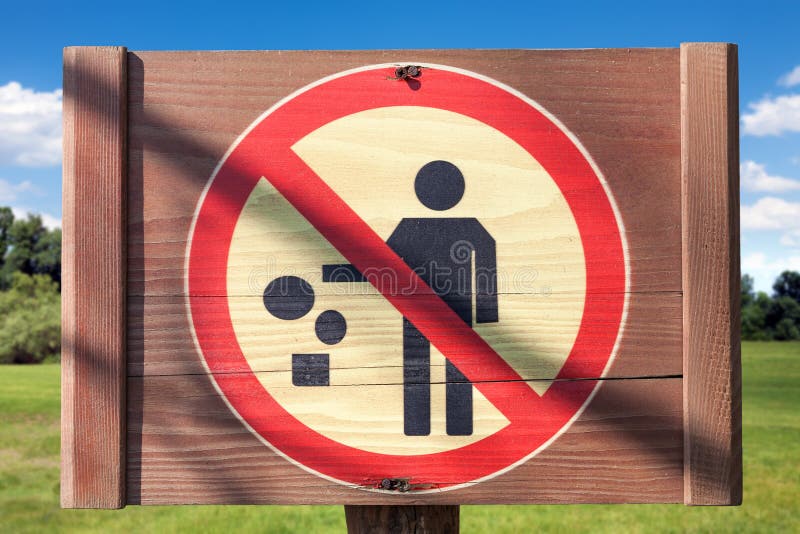 Warning Sign To Not Throw Trash Stock Image - Image of litter, nature ...