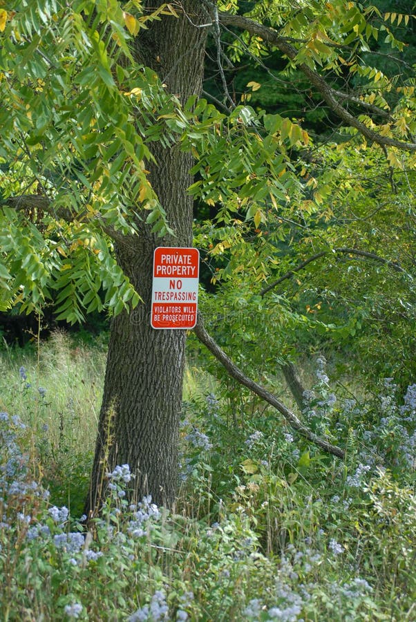 216 No Trespassing Sign Tree Stock Photos - Free & Royalty-Free Stock ...