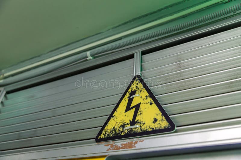 Warnzeichen Oder Aufkleber Des Stroms Stockfoto - Bild von angeordnet ...