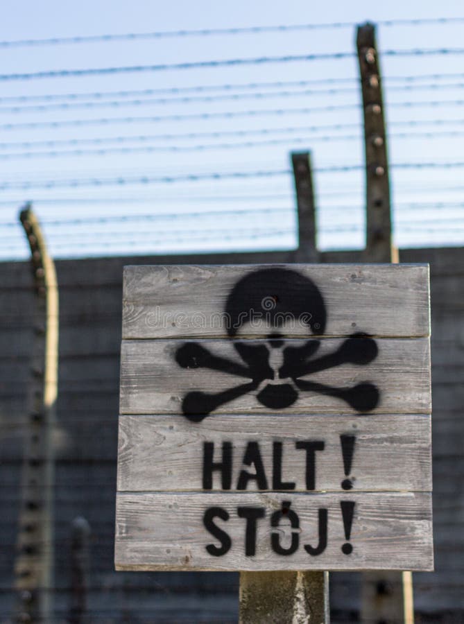 Warnzeichen Herein Das Konzentrationslager Redaktionelles Foto - Bild ...