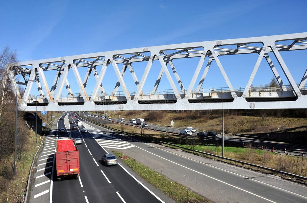 Warren Truss Type Railway Bridge Foto de archivo - Imagen de tren ...