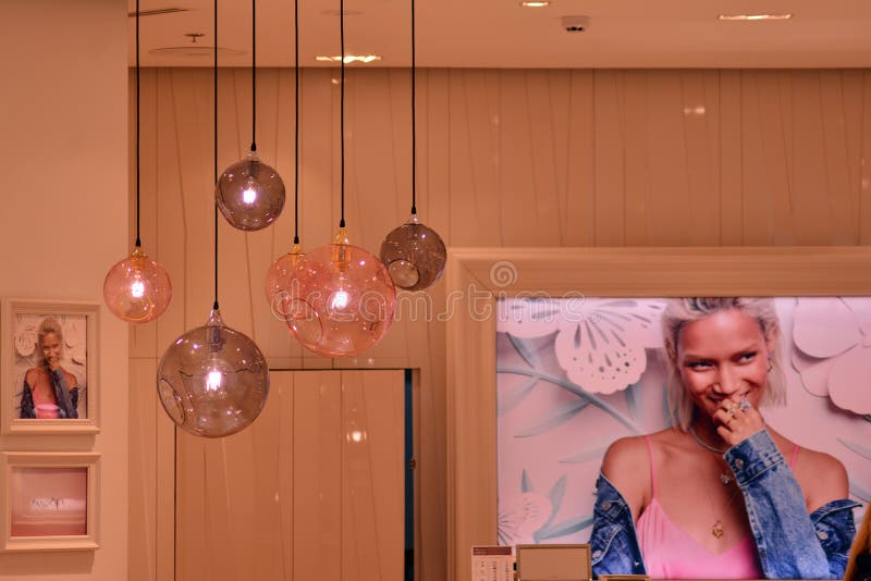 Interior of Pandora store. editorial image. Image of colorful - 144141460