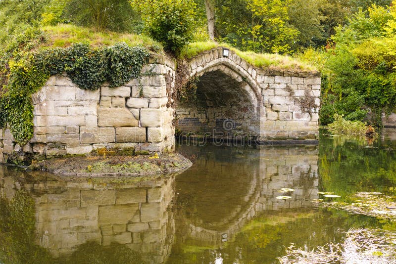 Warwick Castle, Medieval Broken Bridge. Stock Image - Image of stone ...