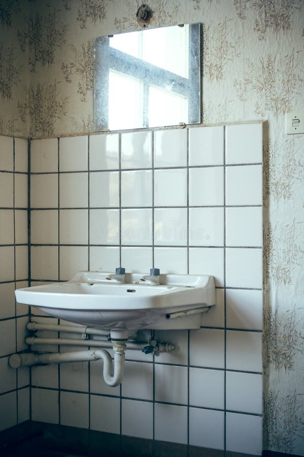 Washbasin from Ancient Times Stock Photo - Image of lapse, pipe: 40164996