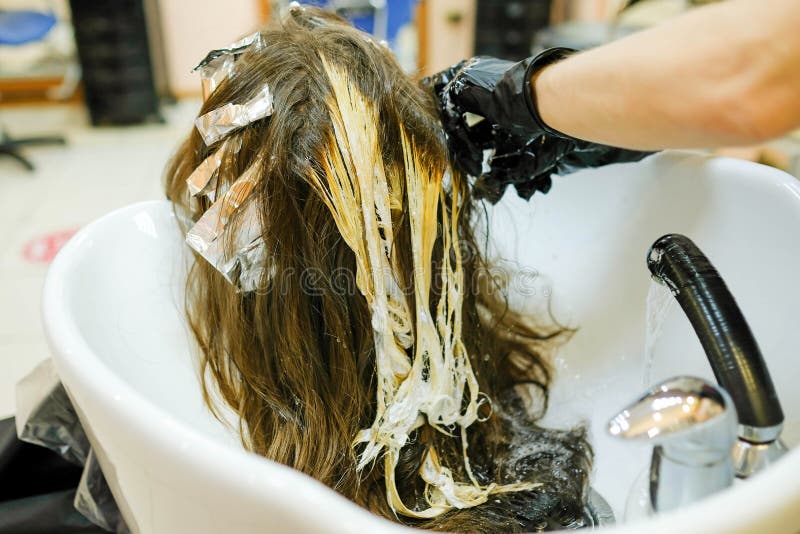Washing the Head after Highlighting the Strands. Girl in the Salon ...