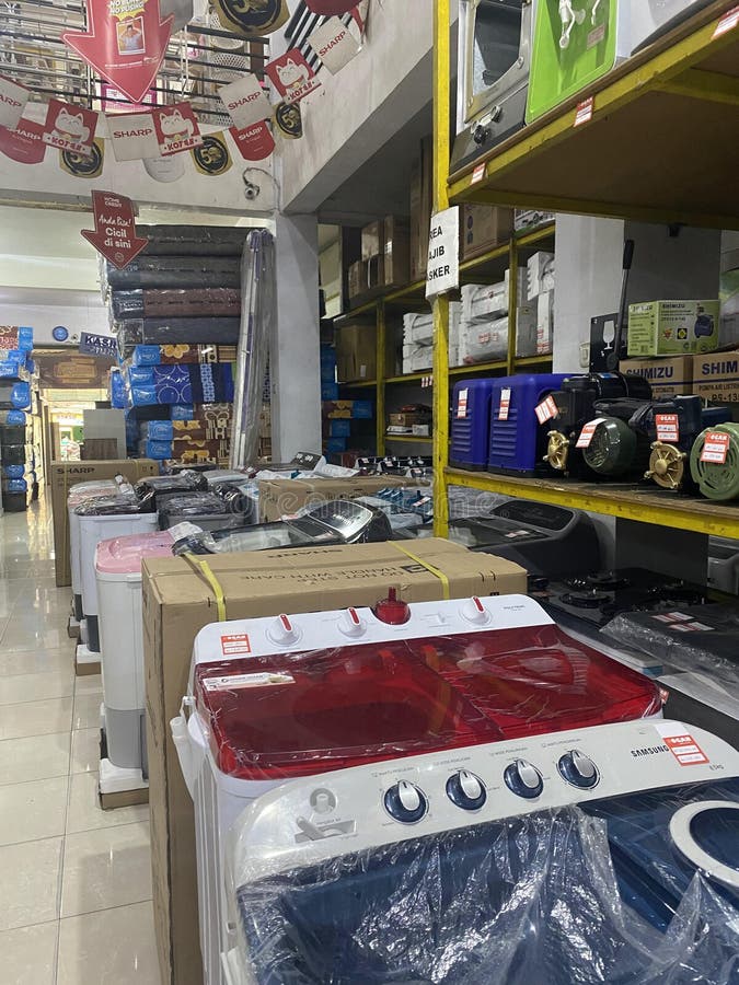 Washing Machine Display in Electronics Store Editorial Photography ...