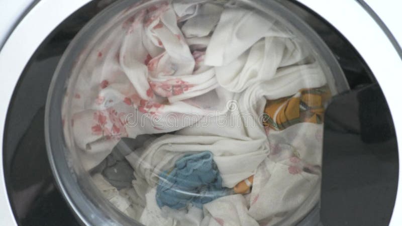 A Washing Machine that Works in the Spinning Process, Wring the Laundry ...