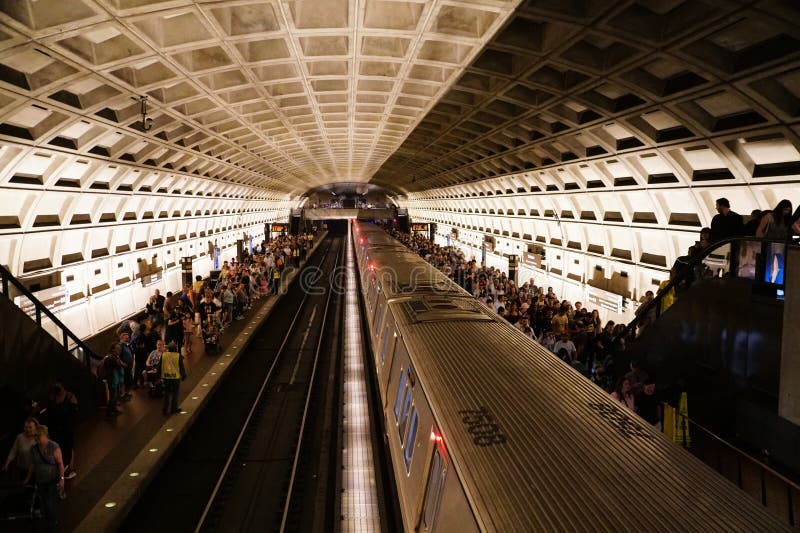 Washington D.C, U.S.a - March 29, 2025 - a Crowded Metro Station ...