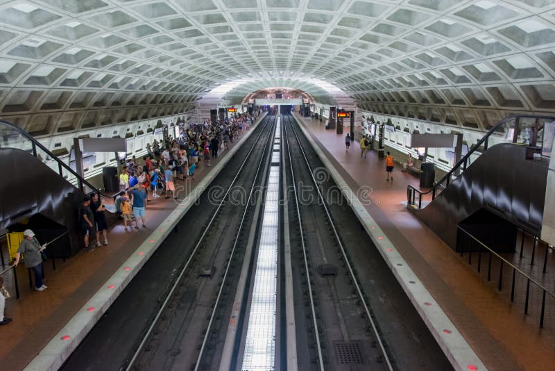 Washington DC Metro Station Editorial Stock Image - Image of columbia ...
