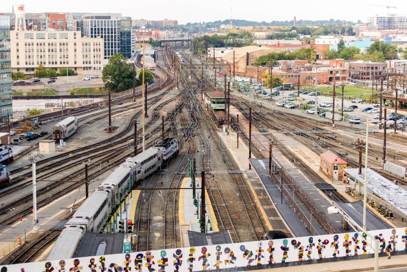 Washington, DC -Trains and Overhead Cables at Union Station Editorial ...