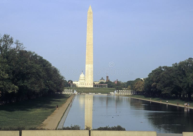 Washington Monument and Reflection Pool Editorial Photography - Image ...