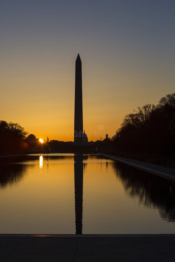 Washington Monument at Sunrise from the Lincoln Memorial Editorial ...