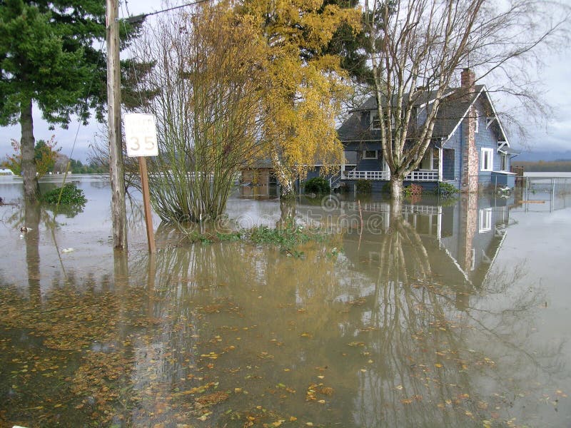 Washington State Flooding - Completely Surrounded by Water Editorial ...