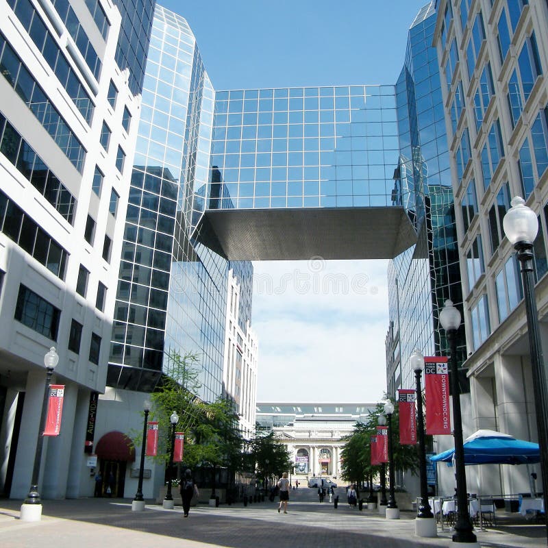 Washington Techworld Plaza 2010 Editorial Photo - Image of ...