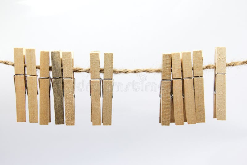 Houten Wasknijpers Op Een Waslijn (+ Het Knippen Weg) Stock Foto ...