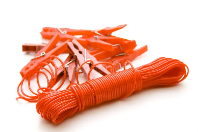 Waslijn met wasknijpers stock afbeelding. Image of huishouden - 23481799