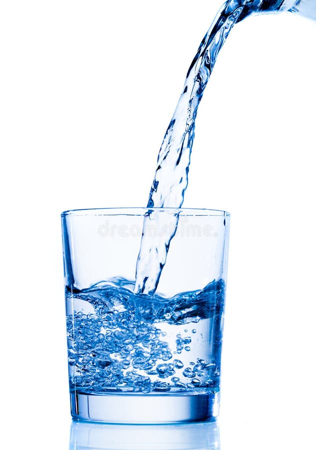 Ein Glas Sauberes Trinkwasser Stockfoto - Bild von tropfen, wasser ...