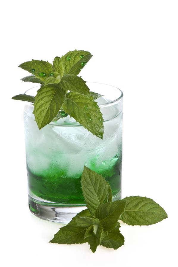 Wasser mit Minze und Eis stockbild. Bild von soda, wasser - 19411469
